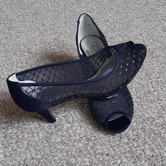 Adrianna Papell | Shoes | New Adrianna Papell Peep Toe Pump | Poshmark